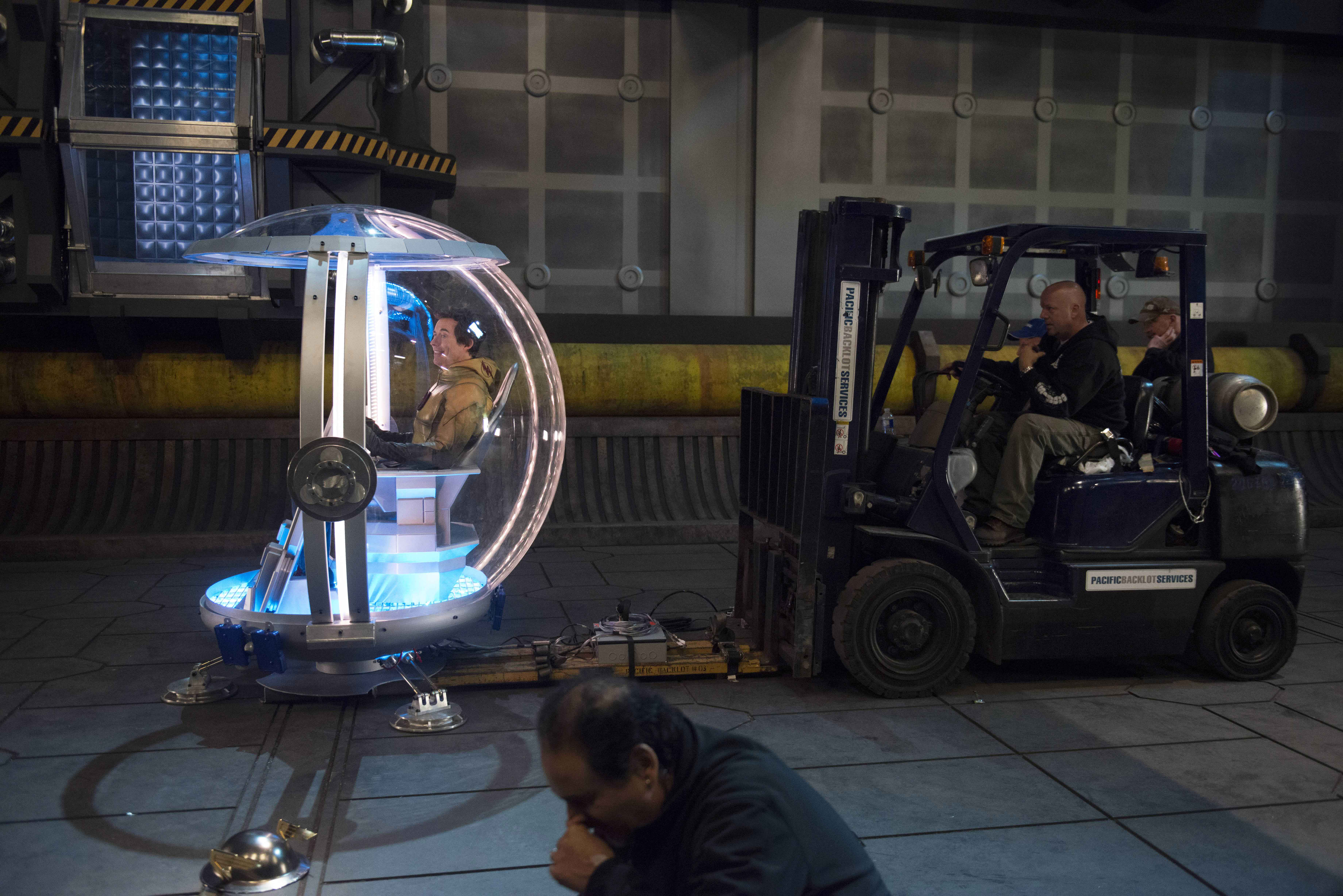 The Flash Setting The Right Speed Behind The Scenes Photos Tv Insider