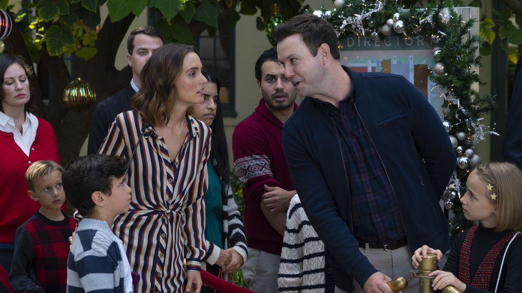 First Look: The 'Single Parents' Tackle the Holidays in 'The Magic Box ...