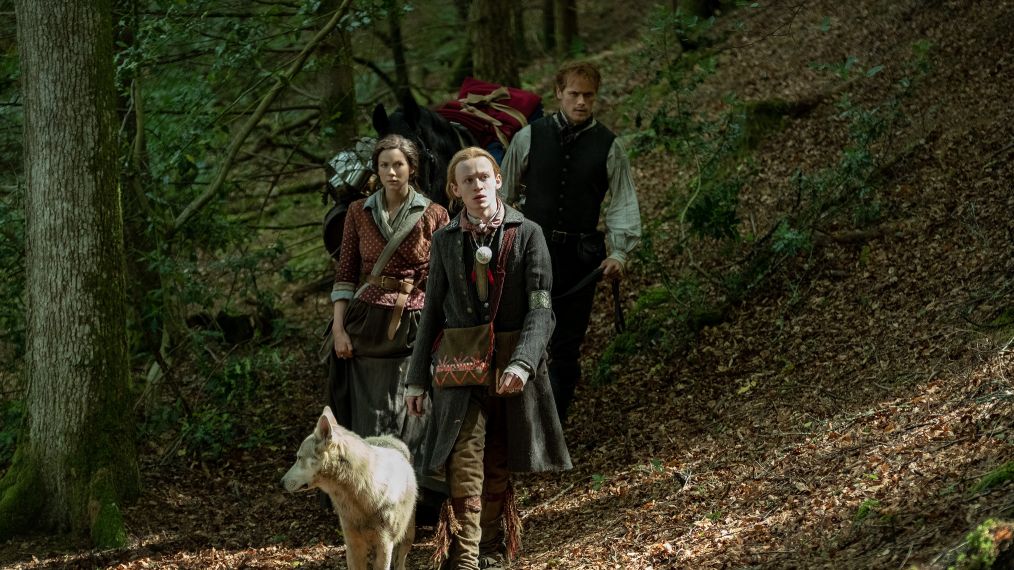 'Outlander' Finale Sneak Peek: Jamie, Claire & Ian Arrive at Mohawk ...