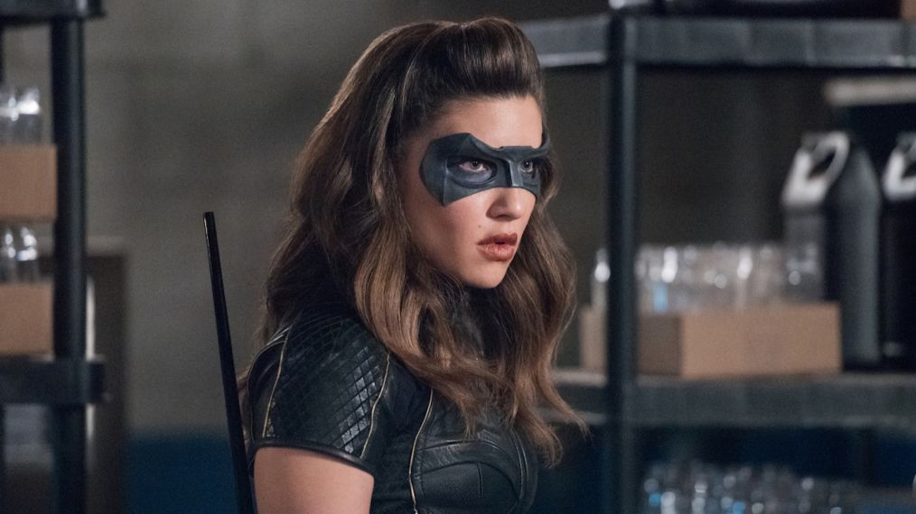 See Caity Lotz Return to 'Arrow' as Sara Tries to Help Laurel (PHOTOS)