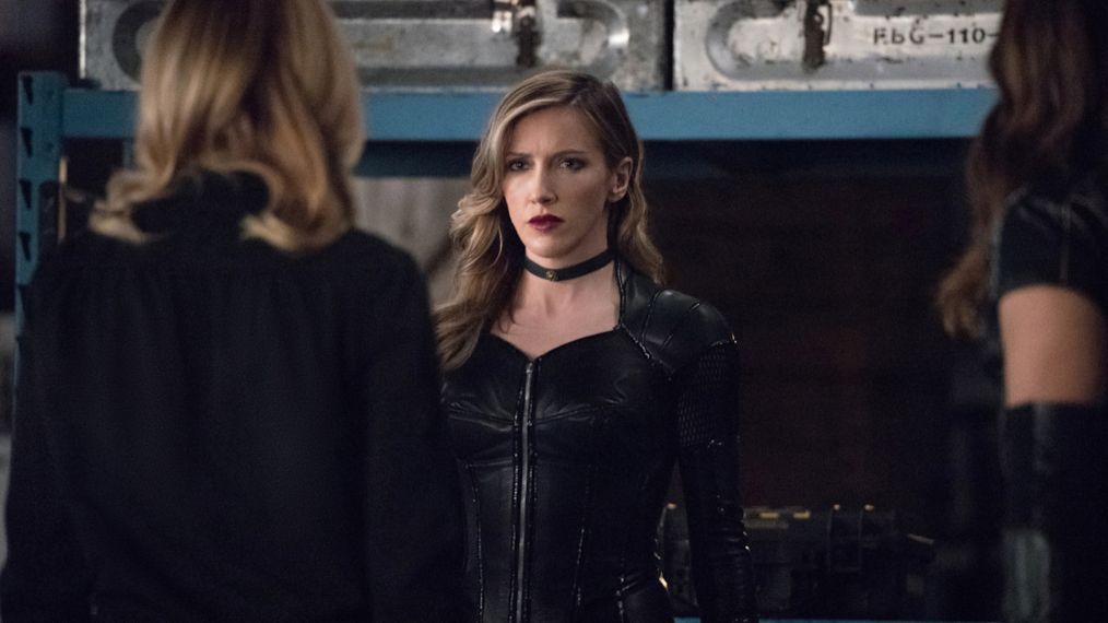 See Caity Lotz Return to 'Arrow' as Sara Tries to Help Laurel (PHOTOS)
