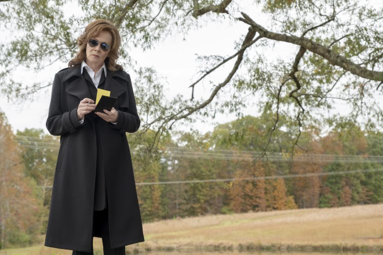 Laurie Blake Arrives in Style in 'Watchmen' Episode 3 (RECAP)