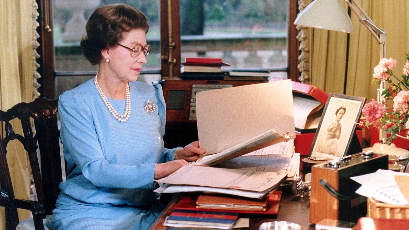 'Being the Queen' Is a Sweeping Look at the Reign of Queen Elizabeth II ...
