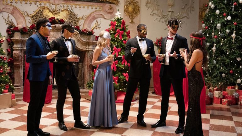 '12 Dates of Christmas' Showrunner Sam Dean on Expecting 'the ...