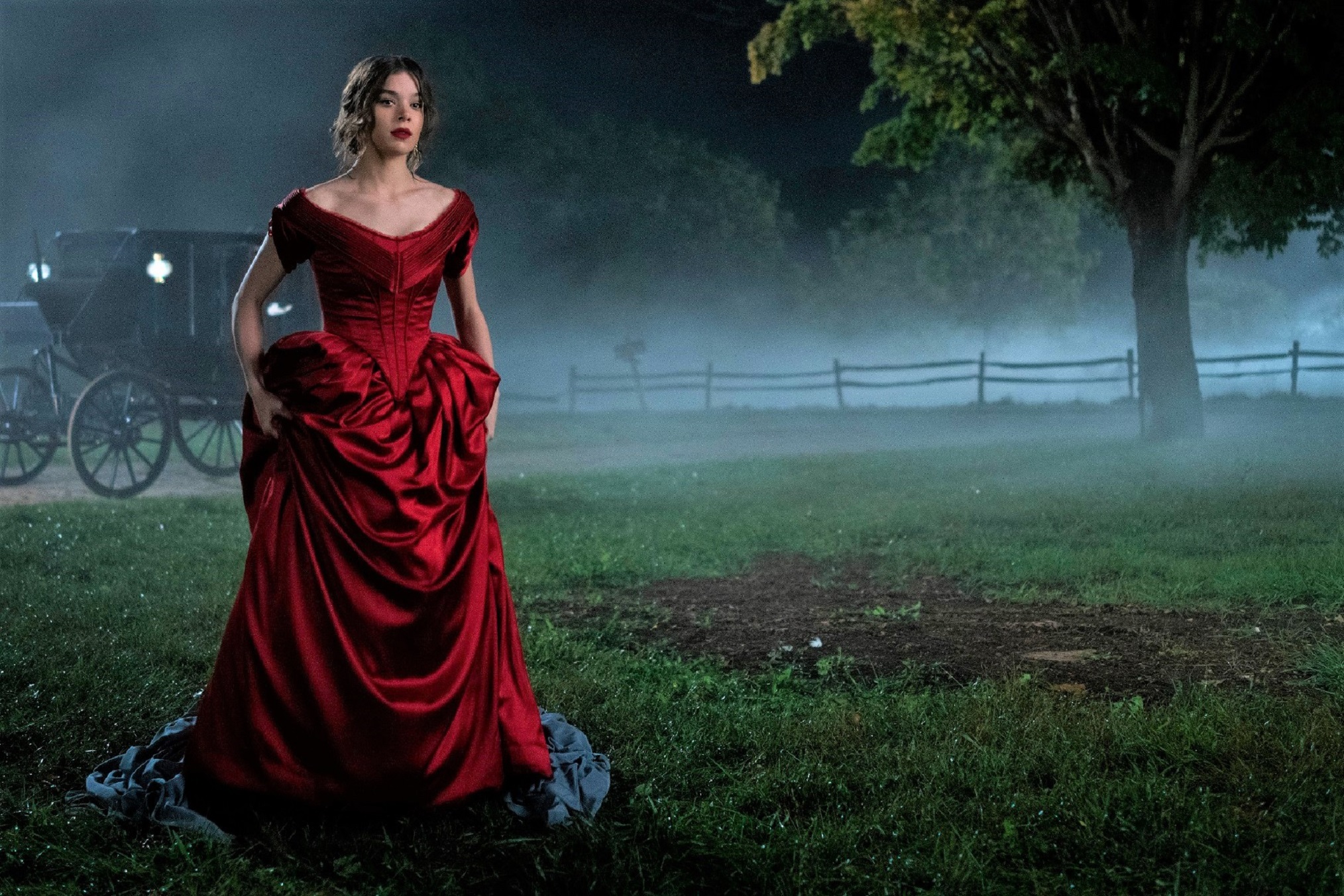 'Dickinson' Costume Designer on Loving Emily's Opera Dress & Season 2's ...