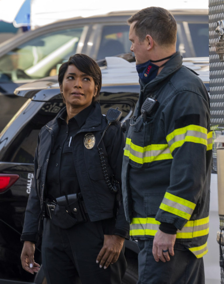 '9-1-1's Peter Krause on Obstacles in Bobby & Athena's Marriage, Plus ...