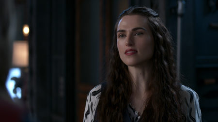 Witch Way Is Up? 'Supergirl' Gives Lena Luthor an Enchanting Ability ...