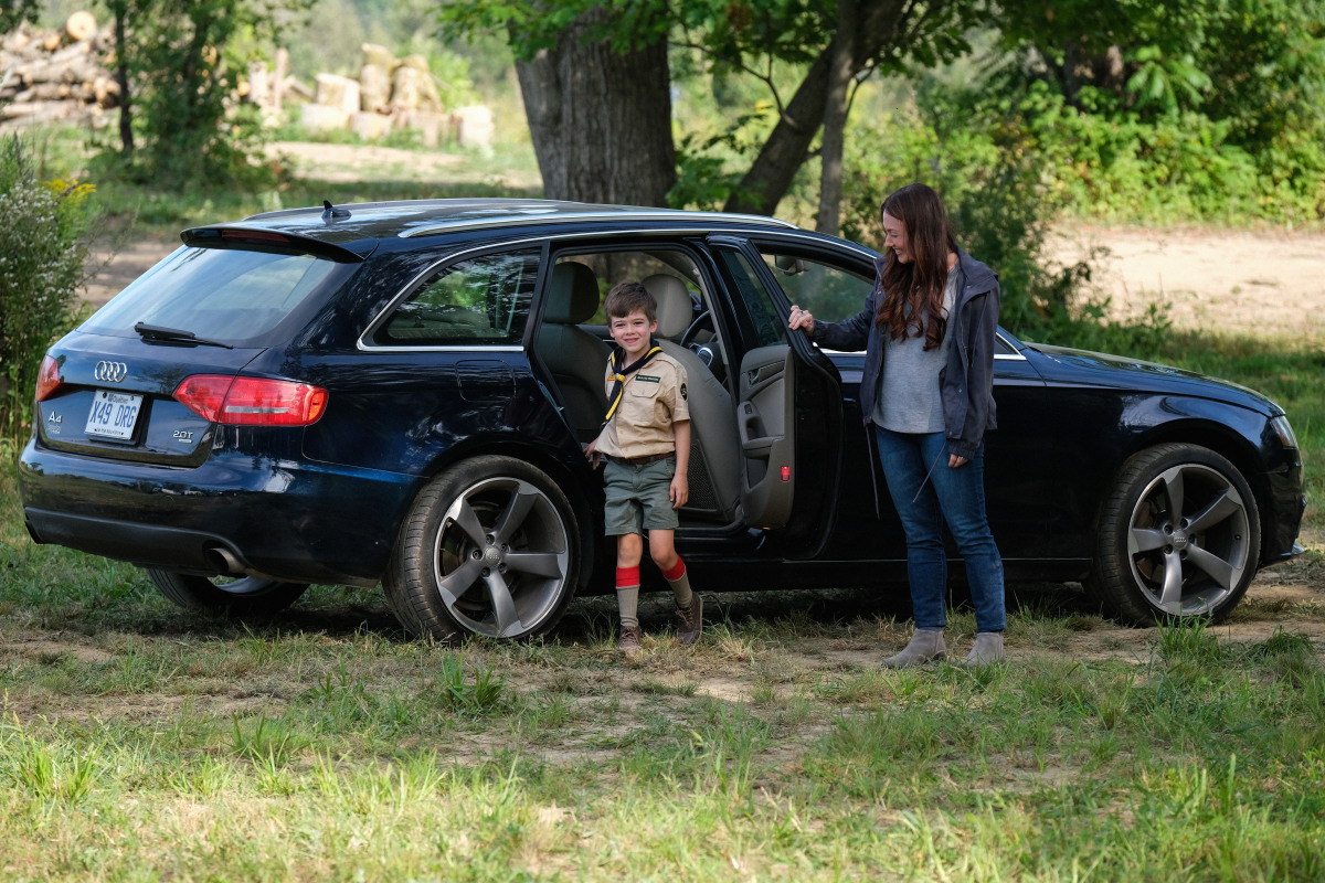 'Ghosts' Star Richie Moriarty on Pete's Emotional Reunion & Backstory