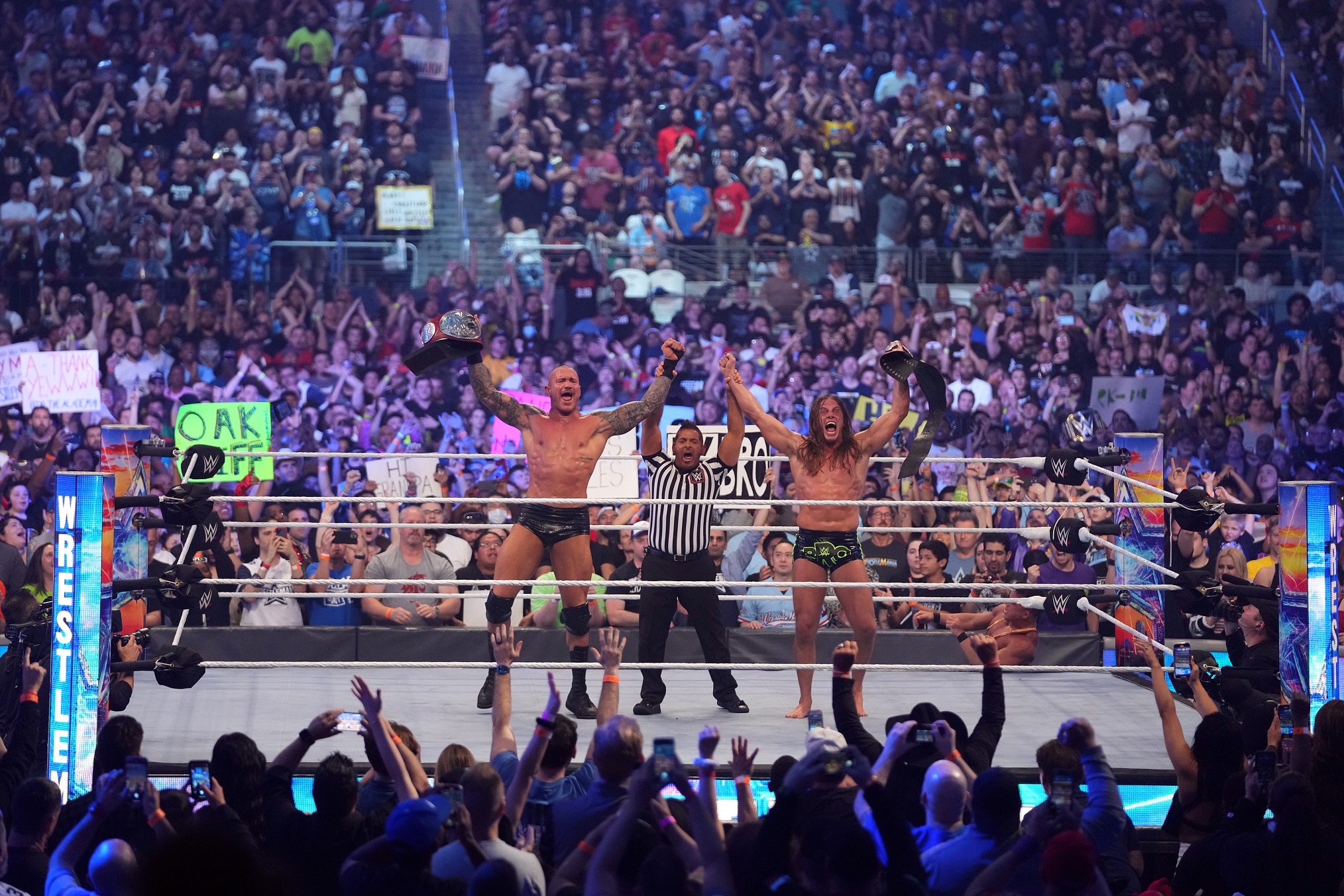 WWE 'WrestleMania' 38: 'Stone Cold' Steve Austin Stuns, Roman Reigns ...