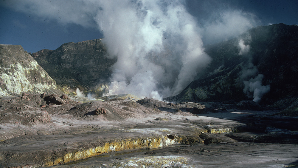 The Volcano: Rescue From Whakaari - Netflix Documentary The Volcano: Rescue From Whakaari - Netflix Documentary
