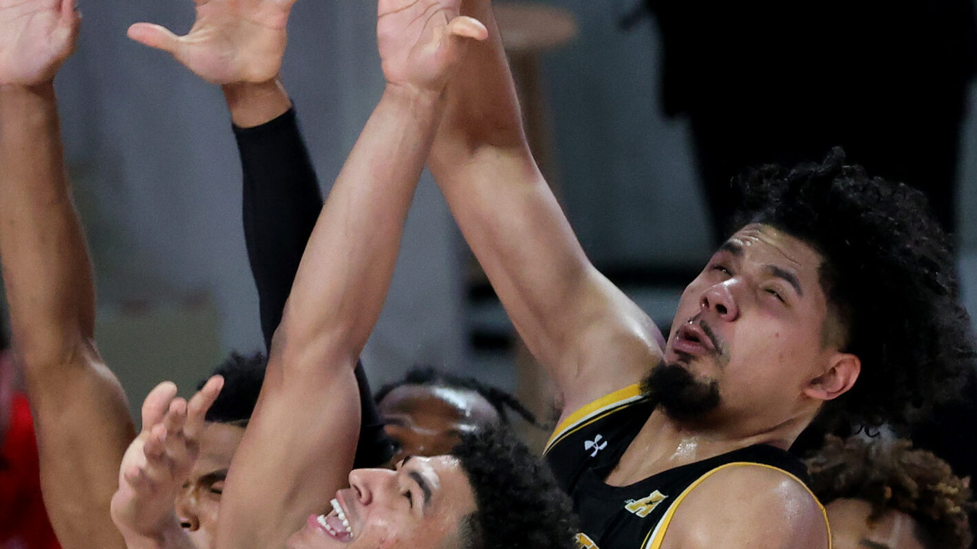 CBS Broadcasters Apologize to Native American Basketball Player After ...