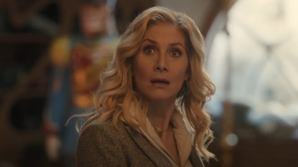 'The Santa Clauses': Elizabeth Mitchell Fights Giant Nutcrackers in ...