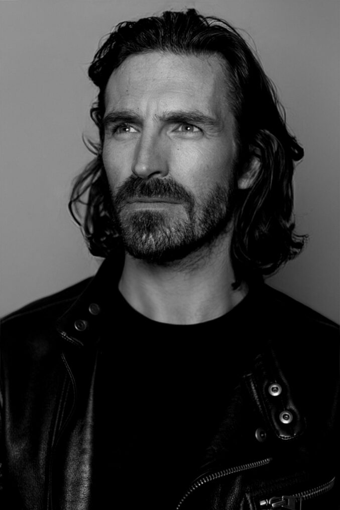 'La Brea' Star Eoin Macken on Gavin's Big Decision & Where Season 2 ...