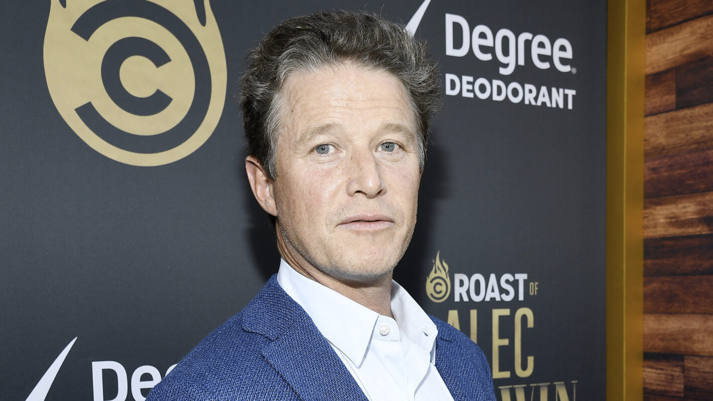 'Extra' Defends Billy Bush After Sexualized Kendall Jenner Joke 'Extra' Defends Billy Bush After Sexualized Kendall Jenner Joke