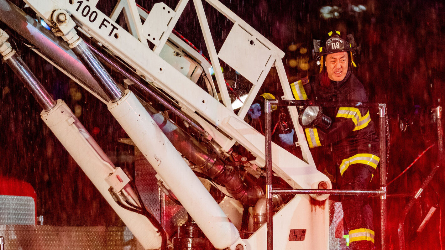 '9-1-1' Puts the 118 in the Middle of a Storm in Spring Premiere (PHOTOS)