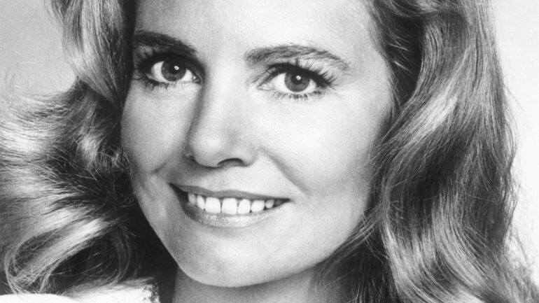 Sharon Acker, Star of ‘The Bold Ones’ & ‘Executive Suite,’ Dies at 87