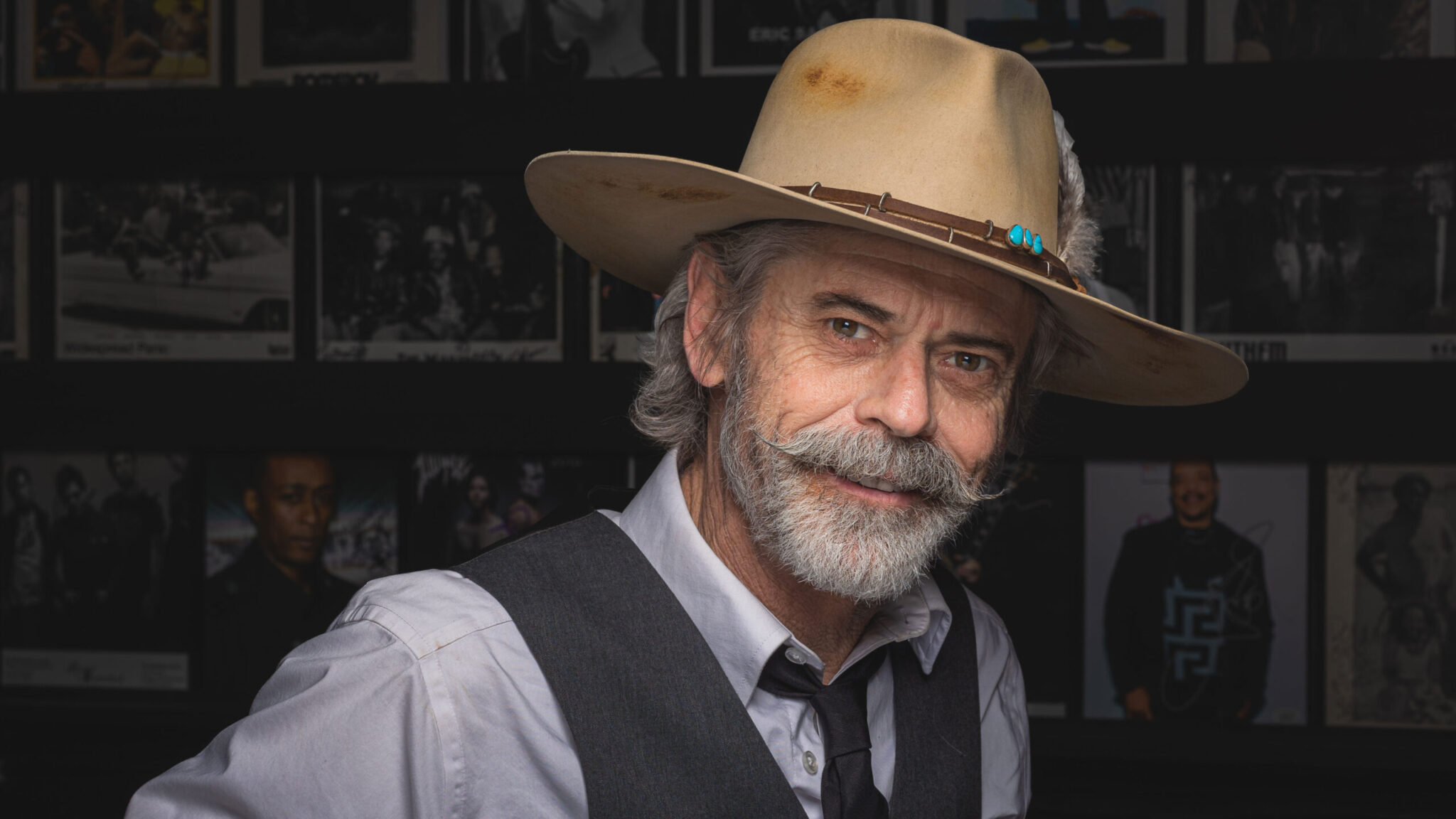 C. Thomas Howell Takes Us 'Backstage' With Charlie Sheen, Cast of 'E.T ...