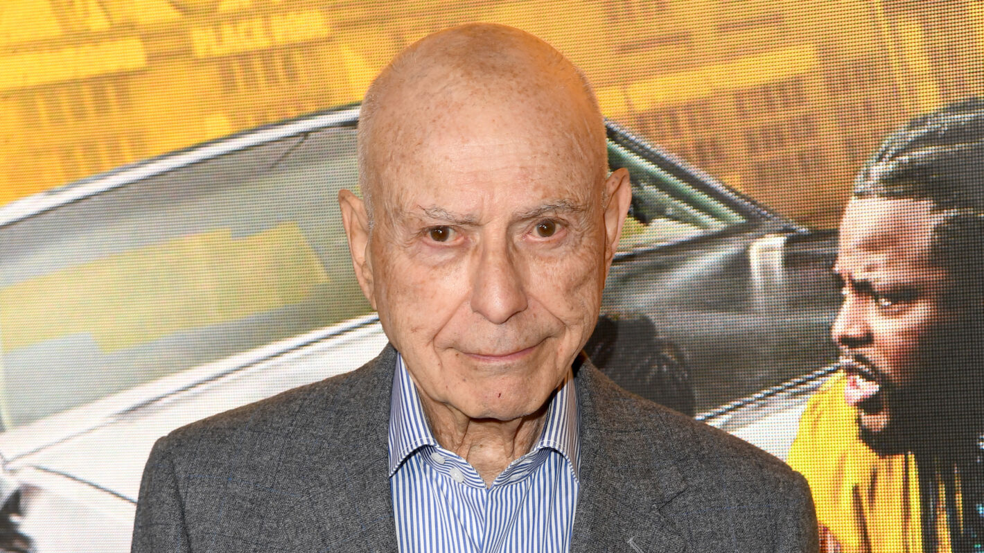Alan Arkin Dies: Oscar-Winning 'Little Miss Sunshine' Actor Was 89