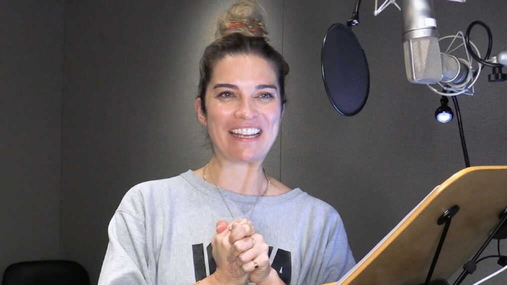 'Praise Petey': Annie Murphy & Cast Take Us Behind the Scenes of ...