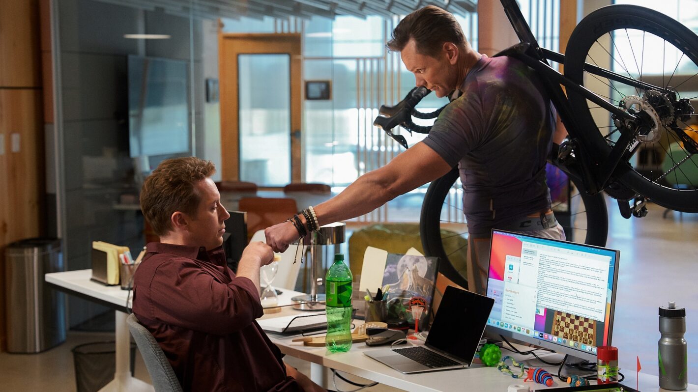 'Office Race' Director on Joel McHale & Beck Bennett's Marathon Rivalry ...