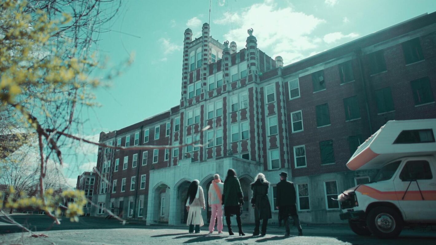 'Living for the Dead' Stars on Why Queer Ghost Hunter Show Stands out ...