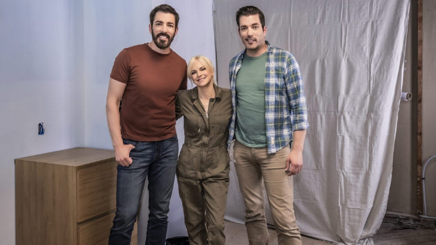 'Celebrity IOU': Drew & Jonathan Scott Dish on Stars Getting Hands ...