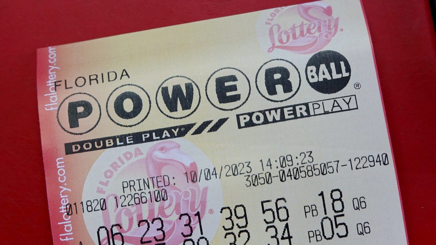 How to Watch the $800 Million Power Ball Draw Tonight