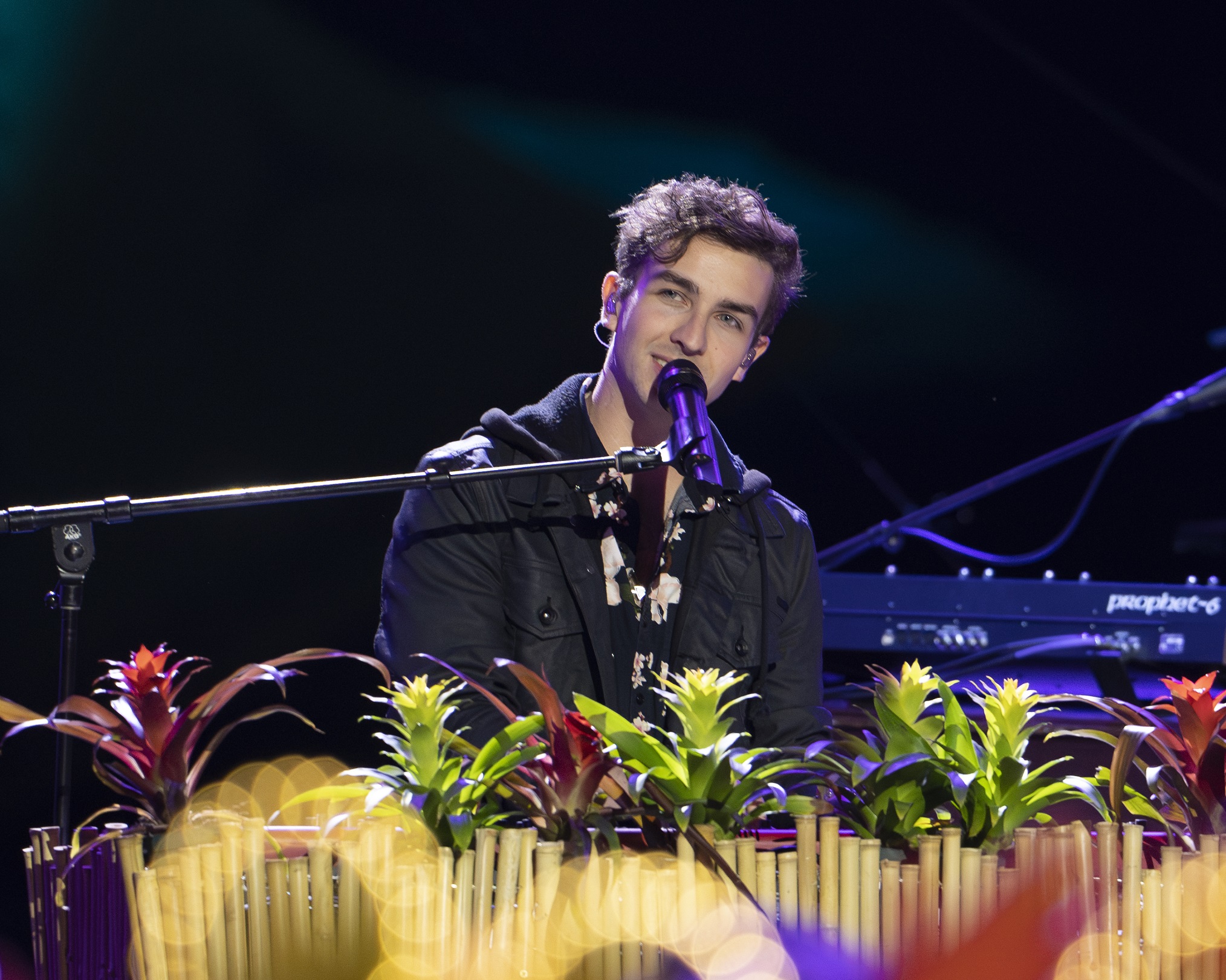 'American Idol' First Top 24 Take Stage in Hawaii for America's Vote ...