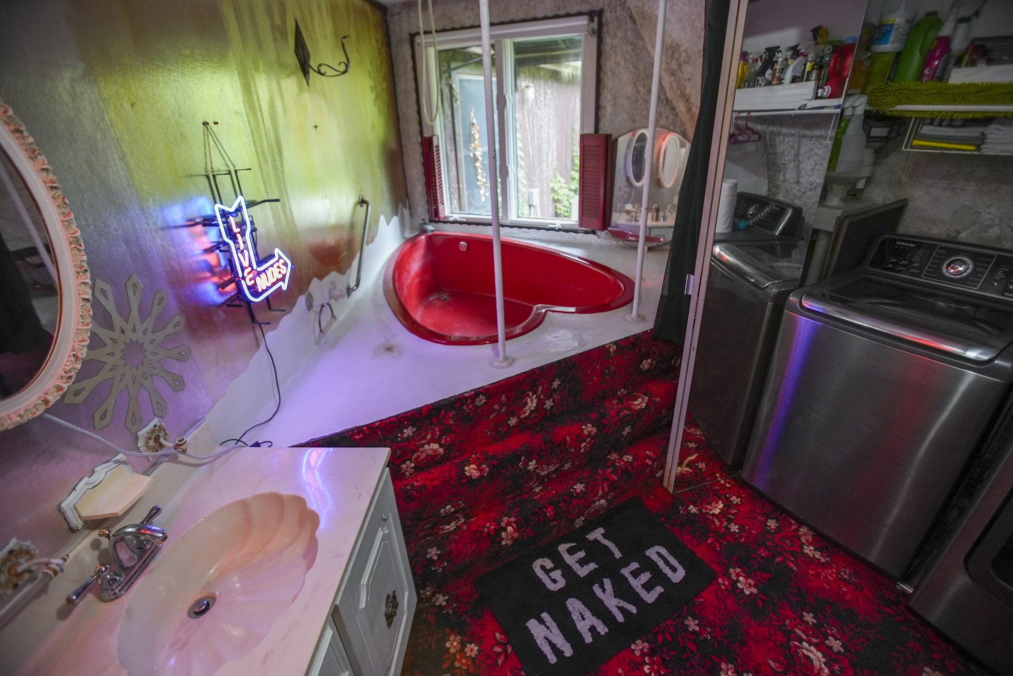 HGTV 'Ugliest House in America' Host Retta on Design Disasters & Horror ...