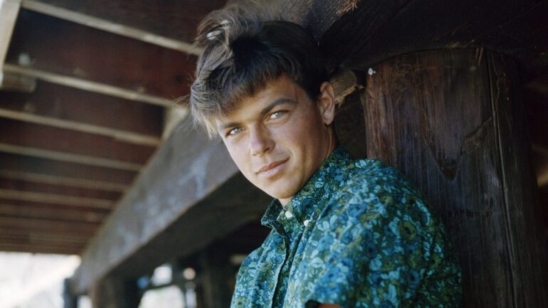 Robert Logan Dies: '77 Sunset Strip' Actor Was 82