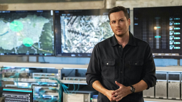 Jesse Lee Soffer Compares 'FBI: International's Wes Mitchell to 'Chicago P.D.'s Jay Halstead ...