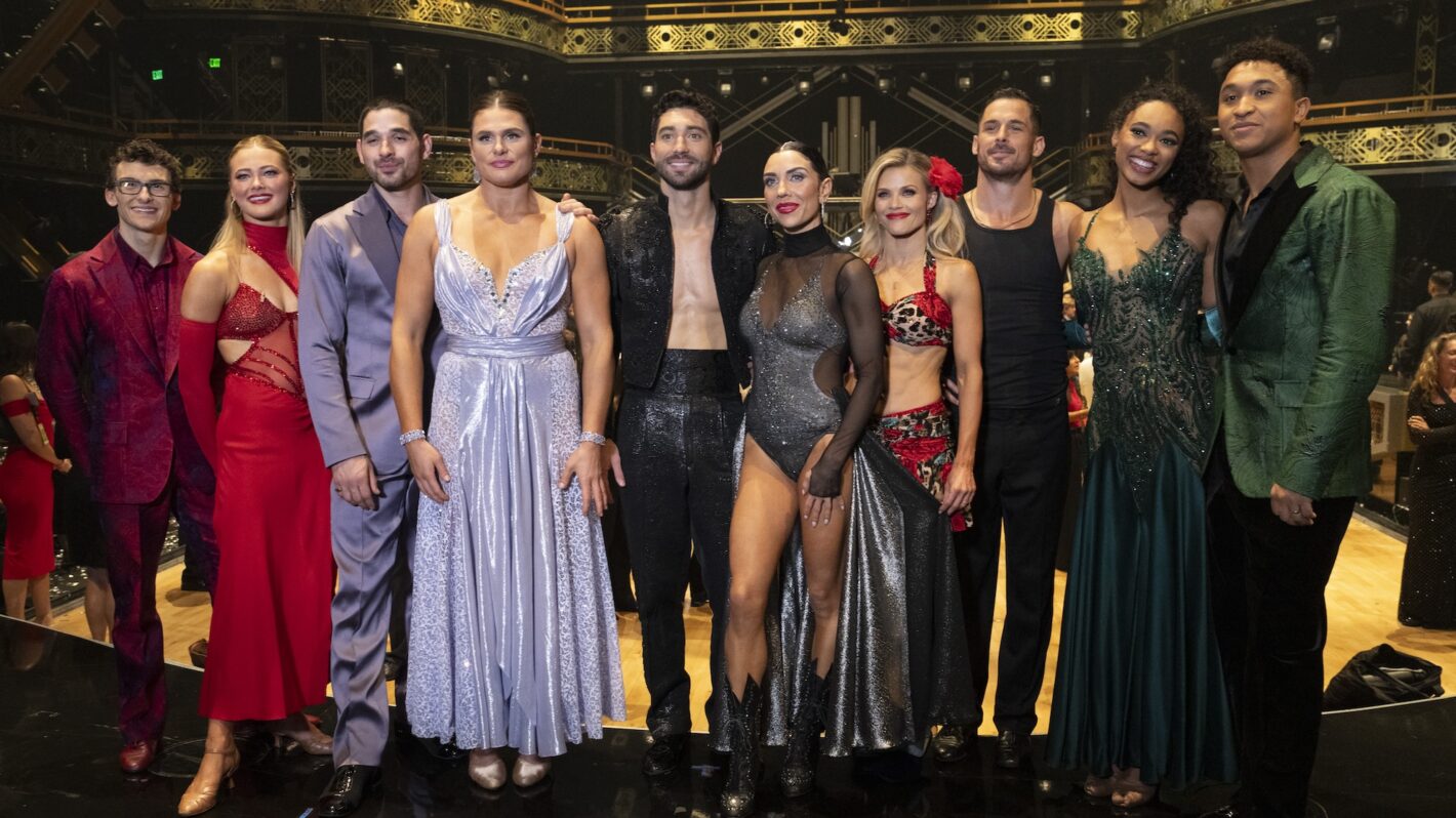 'Dancing with the Stars' Season 33 Winners Are Joey Graziadei & Jenna ...