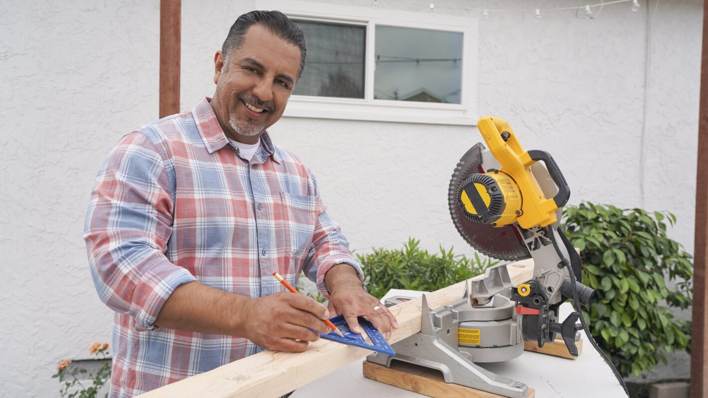 'Izzy Does It': Israel Battres Previews 'Flip or Flop' Spinoff (Exclusive)