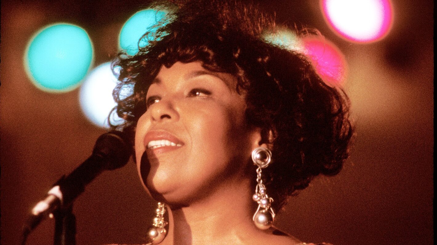 Remembering The Time Robert Flack Sang on 'Guiding Light' (Video)