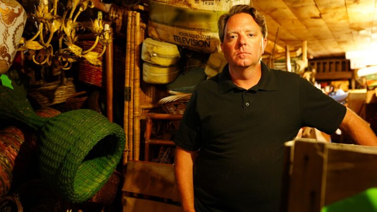 'Filthy Fortunes': Matt Paxton Searches for Buried Treasure in Hoarders ...