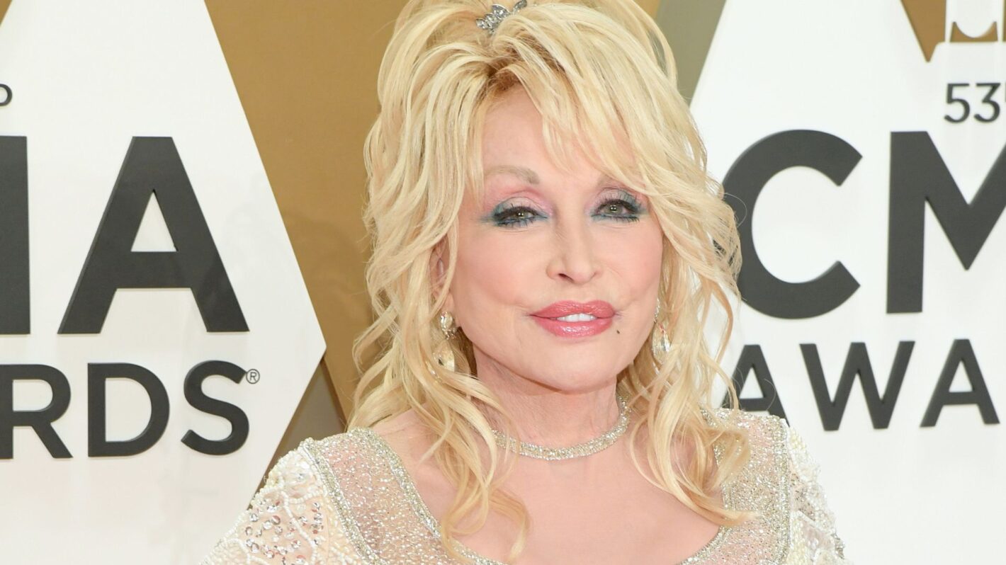 Dolly Parton’s Sister Requests Prayers as Country Legend Faces Health ...