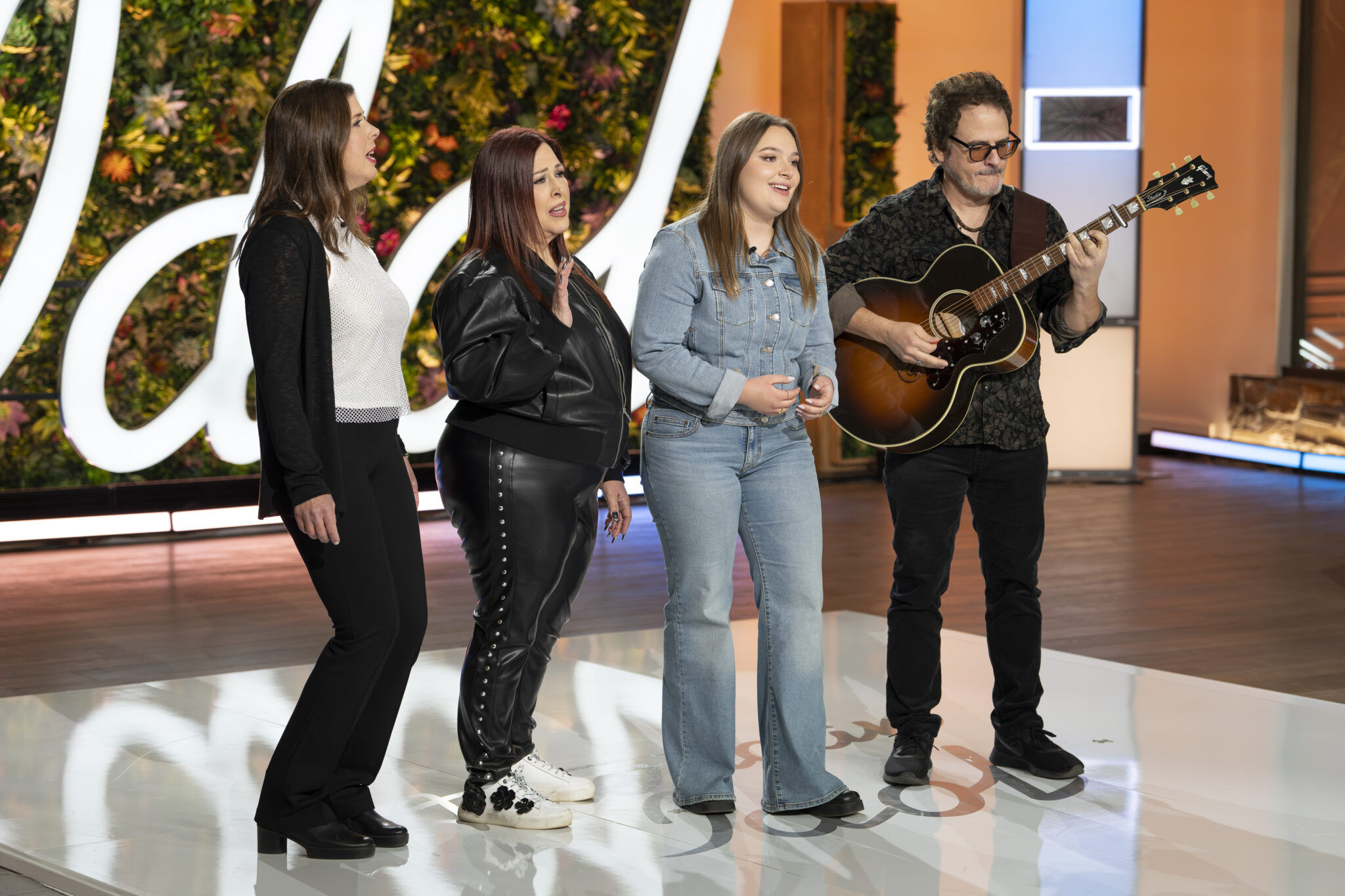 Who Is Lola Bonfiglio? 'American Idol' Singer Is Carnie Wilson's ...