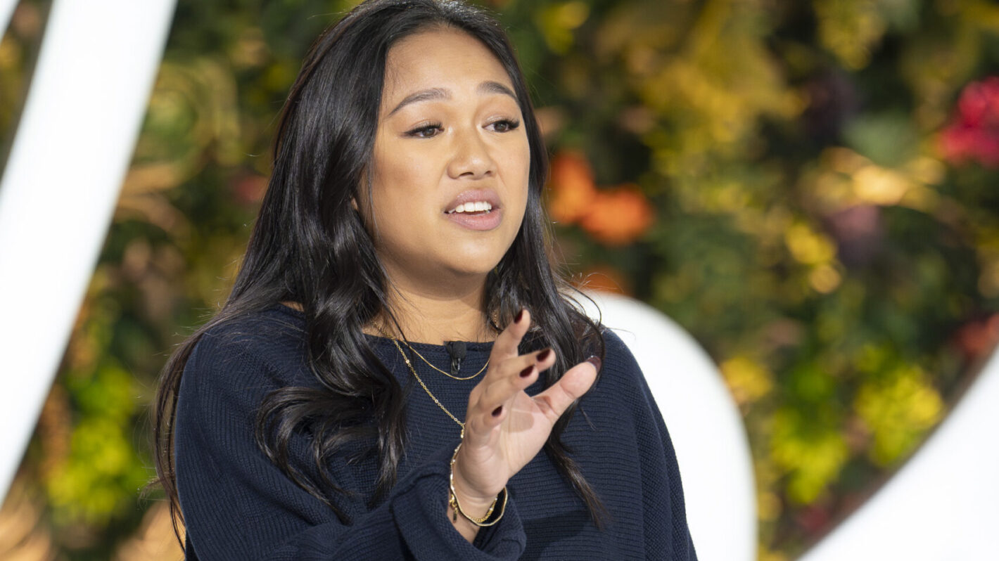 'American Idol''s Mikaela Bautista's Dad Is A Singer Named Vhen: Meet Him