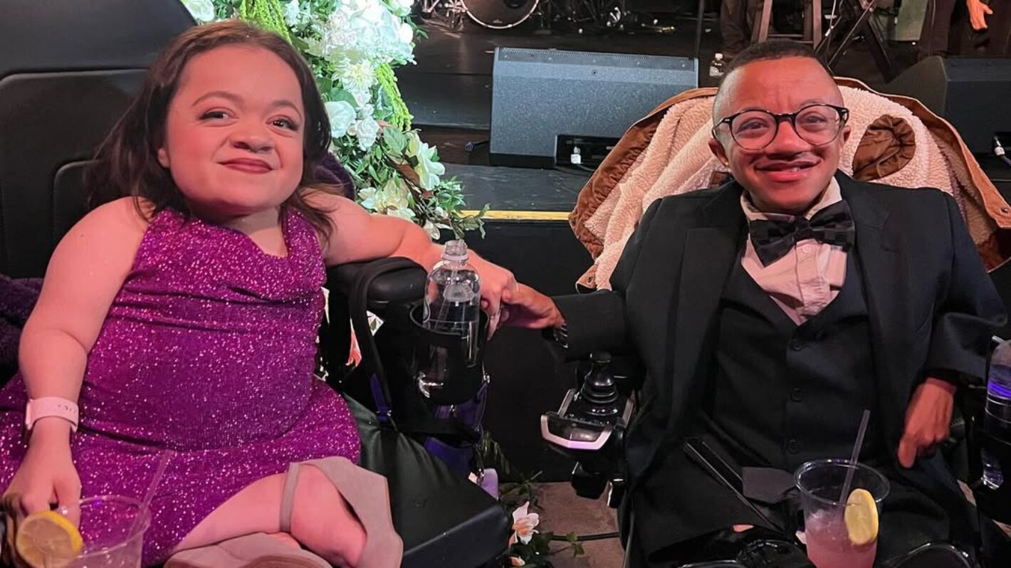 TLC's 'Jay & Pamela' Stars' Condition: Their Health & Osteogenesis ...