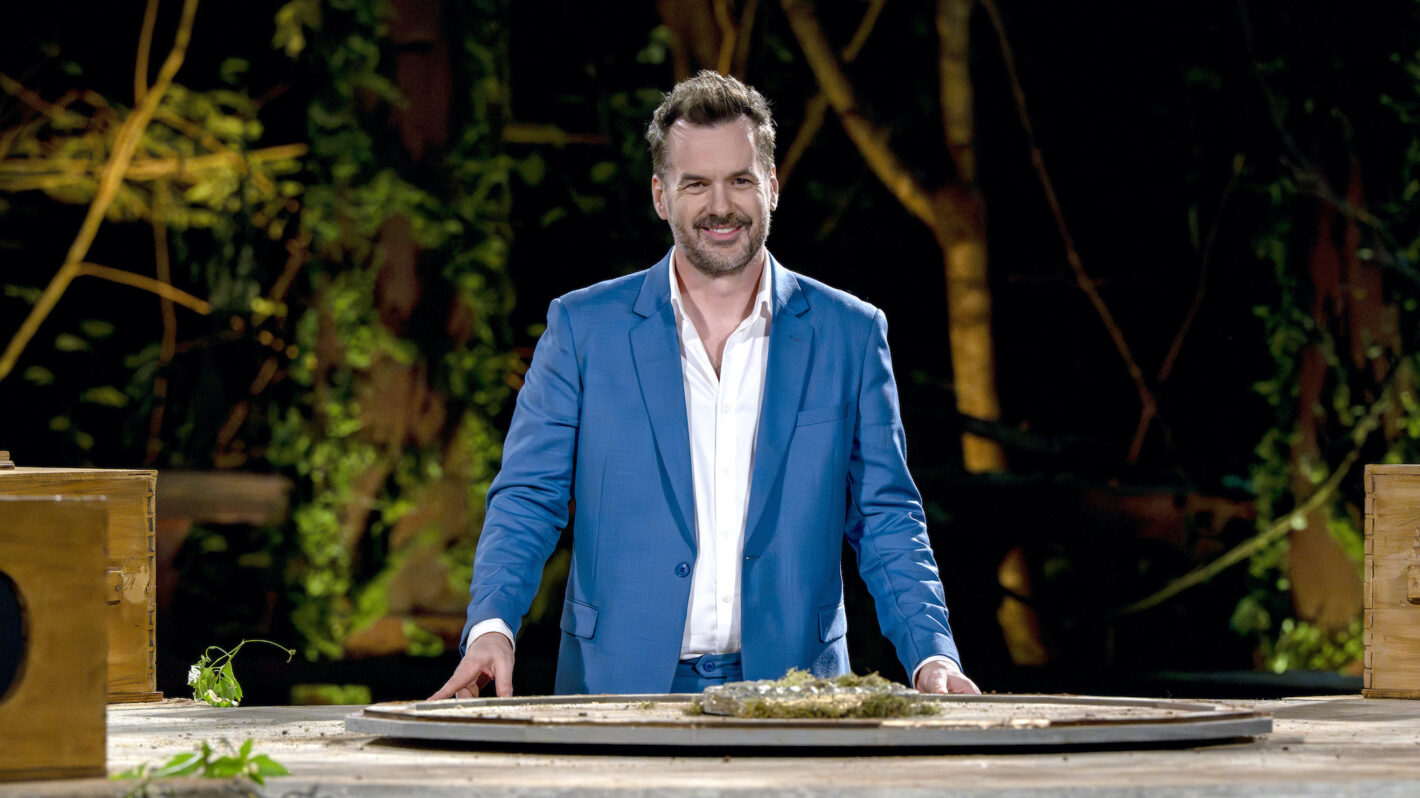 'The Snake' Host Jim Jefferies Reveals What It Takes to Win New Fox ...