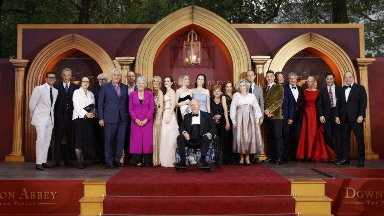 'Downton Abbey: The Grand Finale': See Pregnant Michelle Dockery, Hugh ...