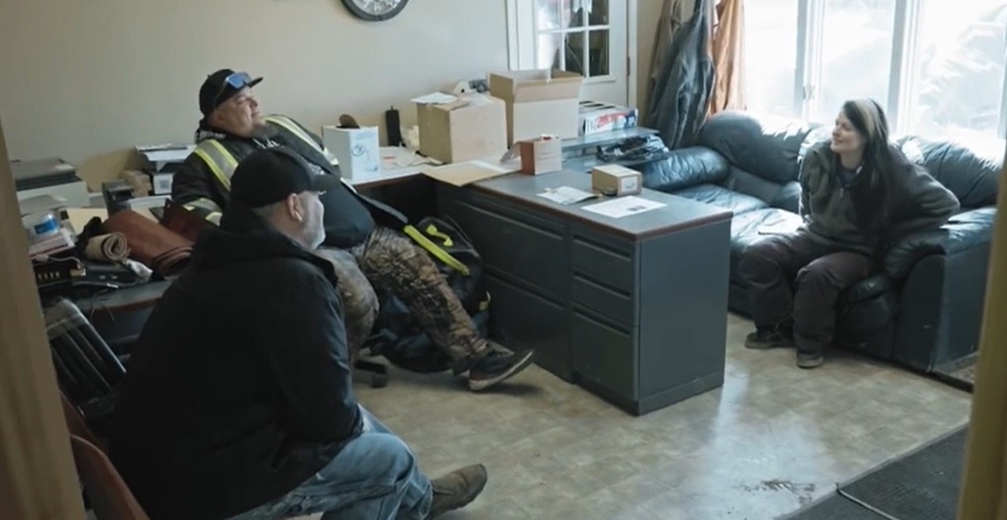 'Ice Road Truckers': Lisa Kelly Rescue Drama After Disaster on Perilous ...